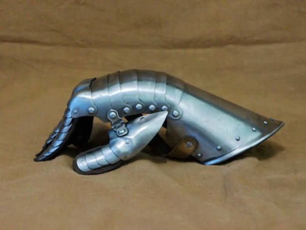 Gauntlets. Europe, XVI century. - TRUE HISTORY SHOP | ARMOUR, HELMET ...