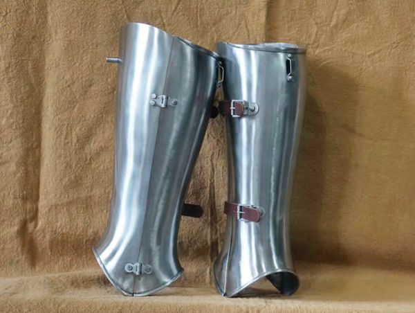 Greaves closed calf / 2-leaved / hardened. XIV-XV A.D. - TRUE HISTORY ...