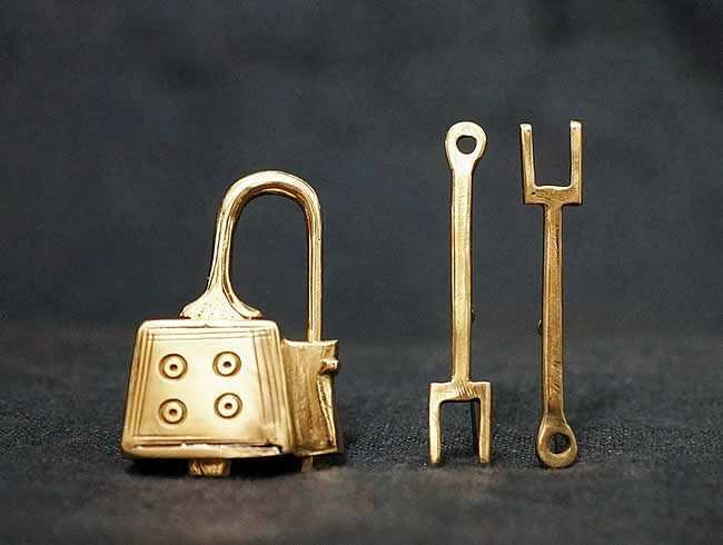 Padlock from Hedeby. X century. - TRUE HISTORY SHOP | ARMOUR, HELMET ...